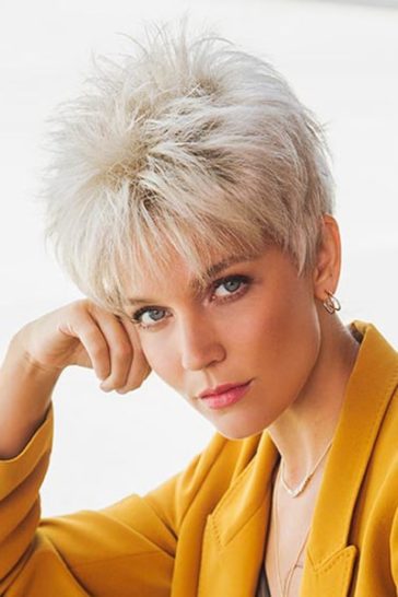 30 Stylish Wigs for Women Over 50