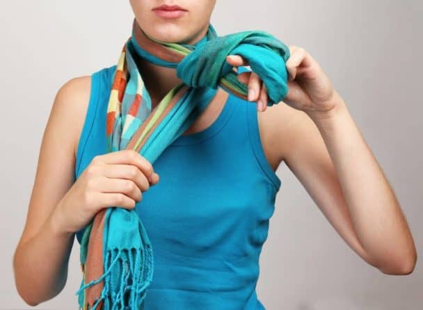 How to Tie a Scarf 19 Different Ways (Step-by-Step Illustrations)