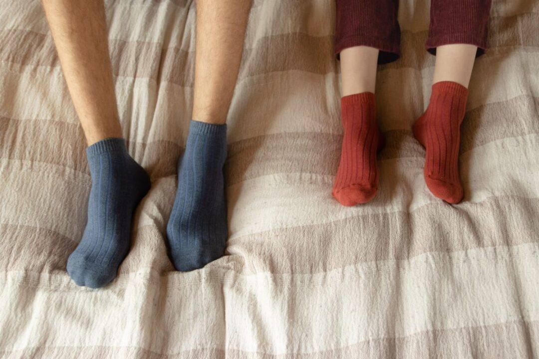 Synthetic vs Cotton Socks - What, Why and When to Wear? - Threadcurve