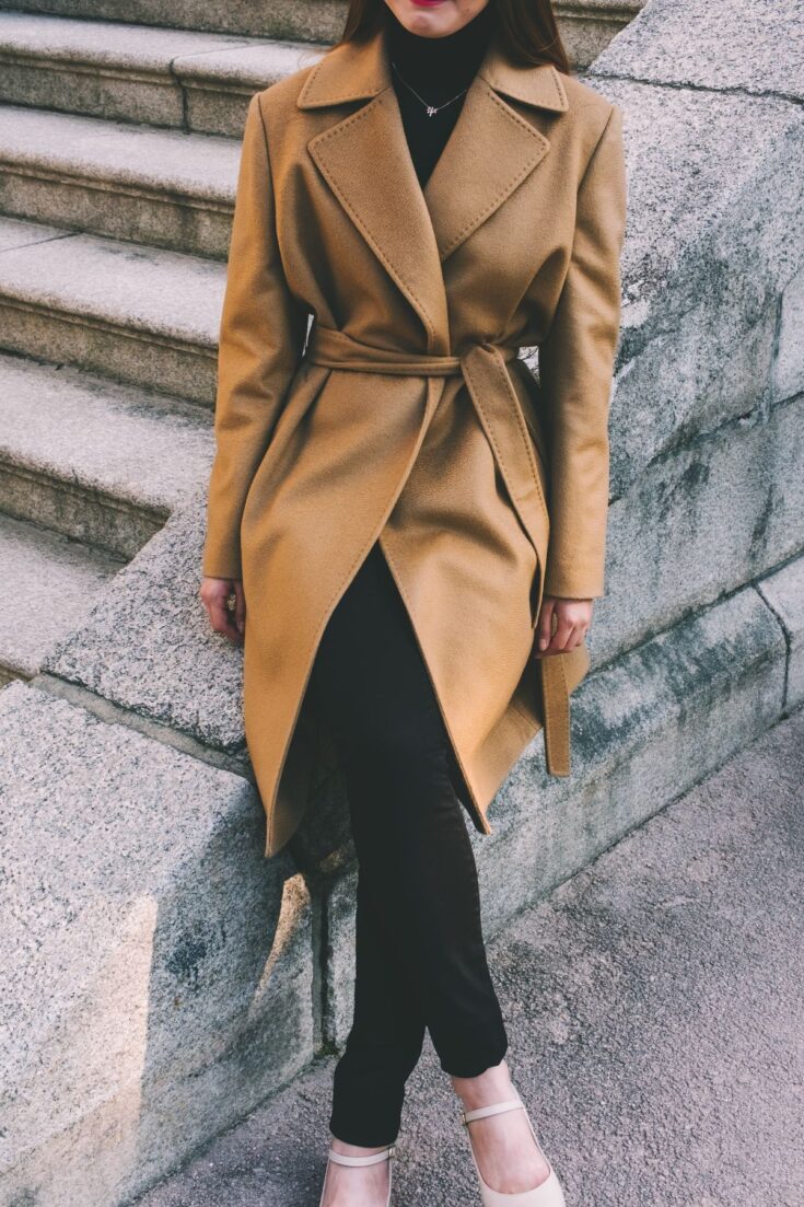 How should you wear a belt with a coat? – Threadcurve